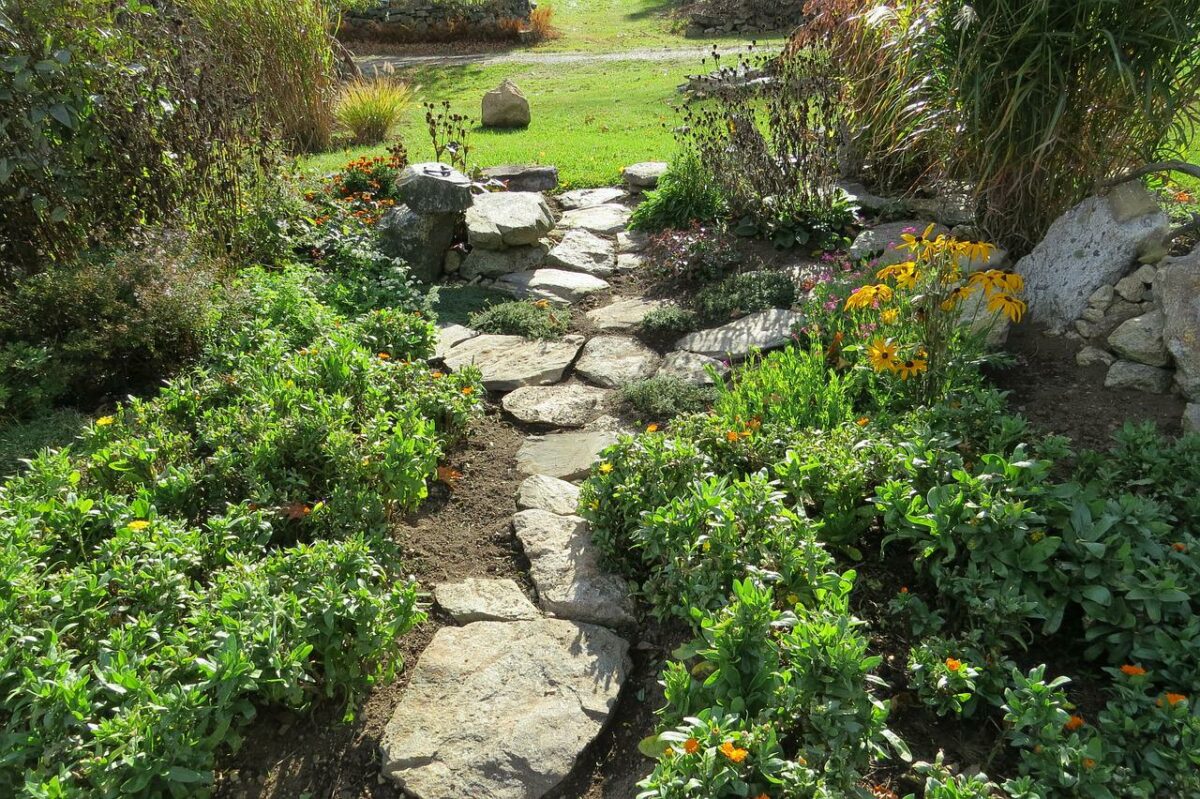 6 Stone Landscaping Ideas | The Patio Company